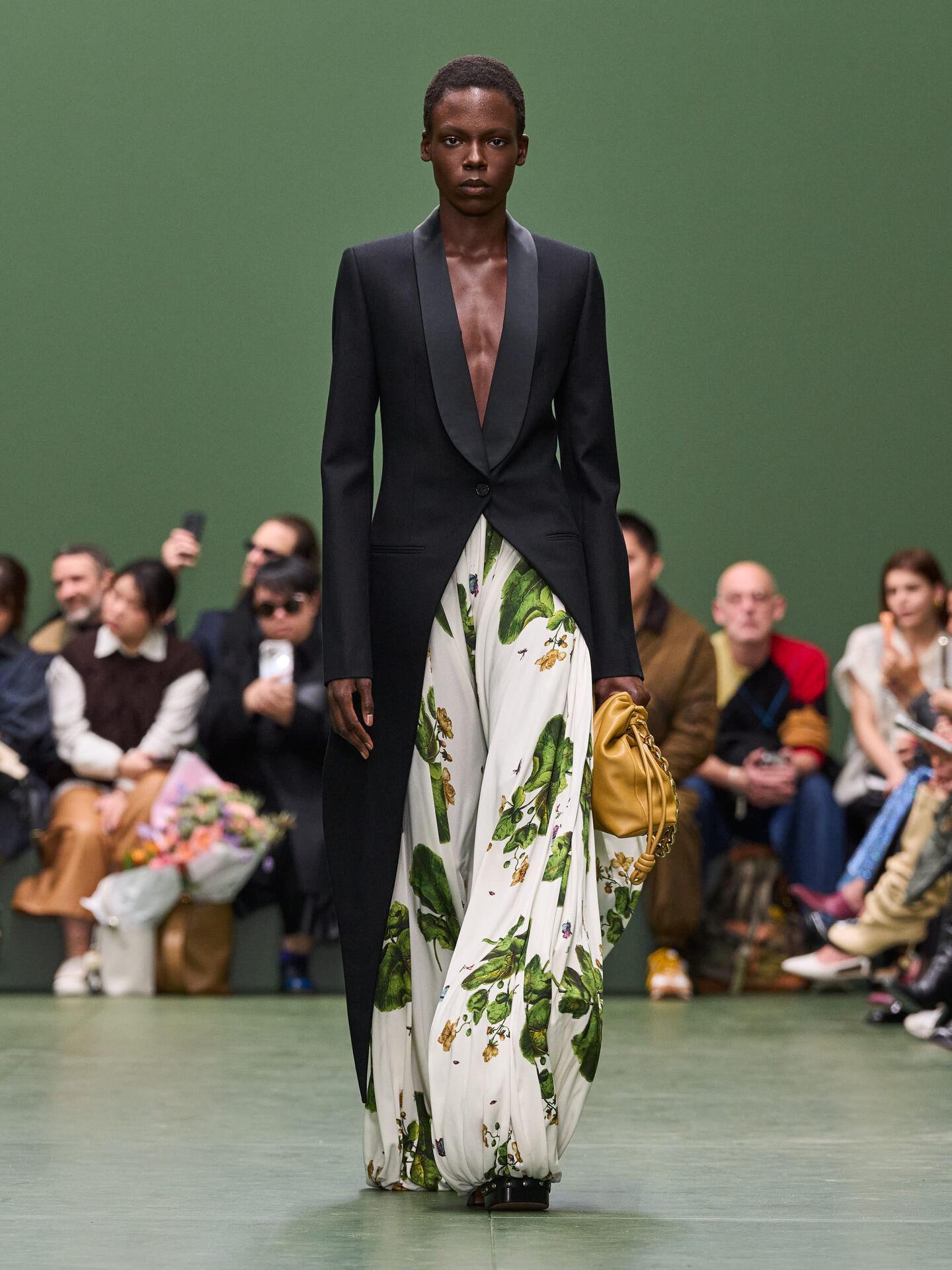 LOEWE Women's 2024 Fall / Winter Runway Collection